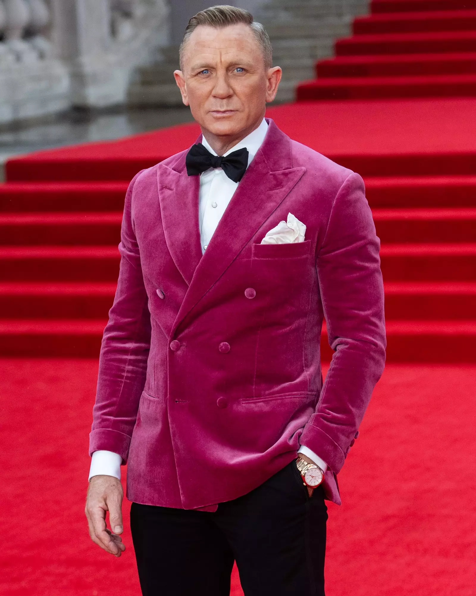 Daniel Craig pa carpet yofiira