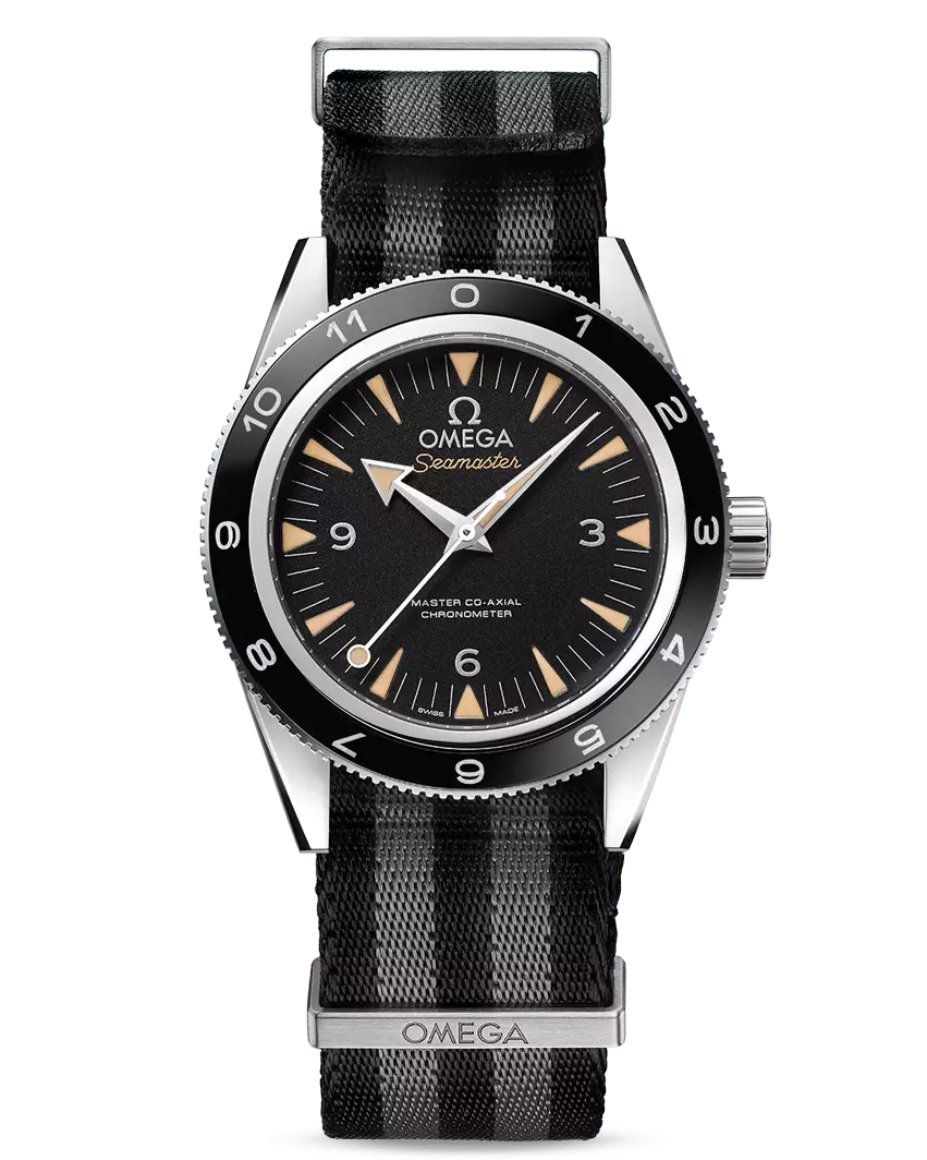 Black Omega Seamaster med NATO-rem