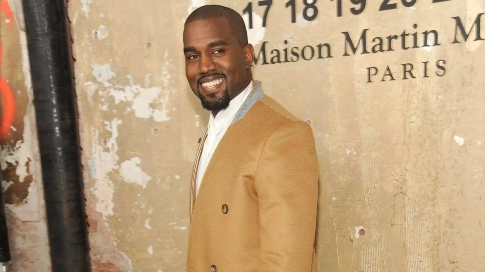 The coat that Kanye West once wore and sold out is now sold at Zara for less than 200 euros