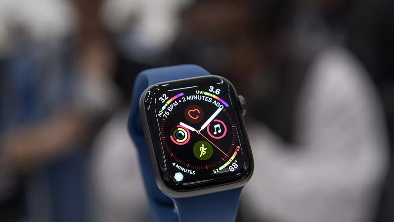 I-Apple Watch Series 4: ekugqibeleni iwotshi ekuphakameni kwe-iPhone