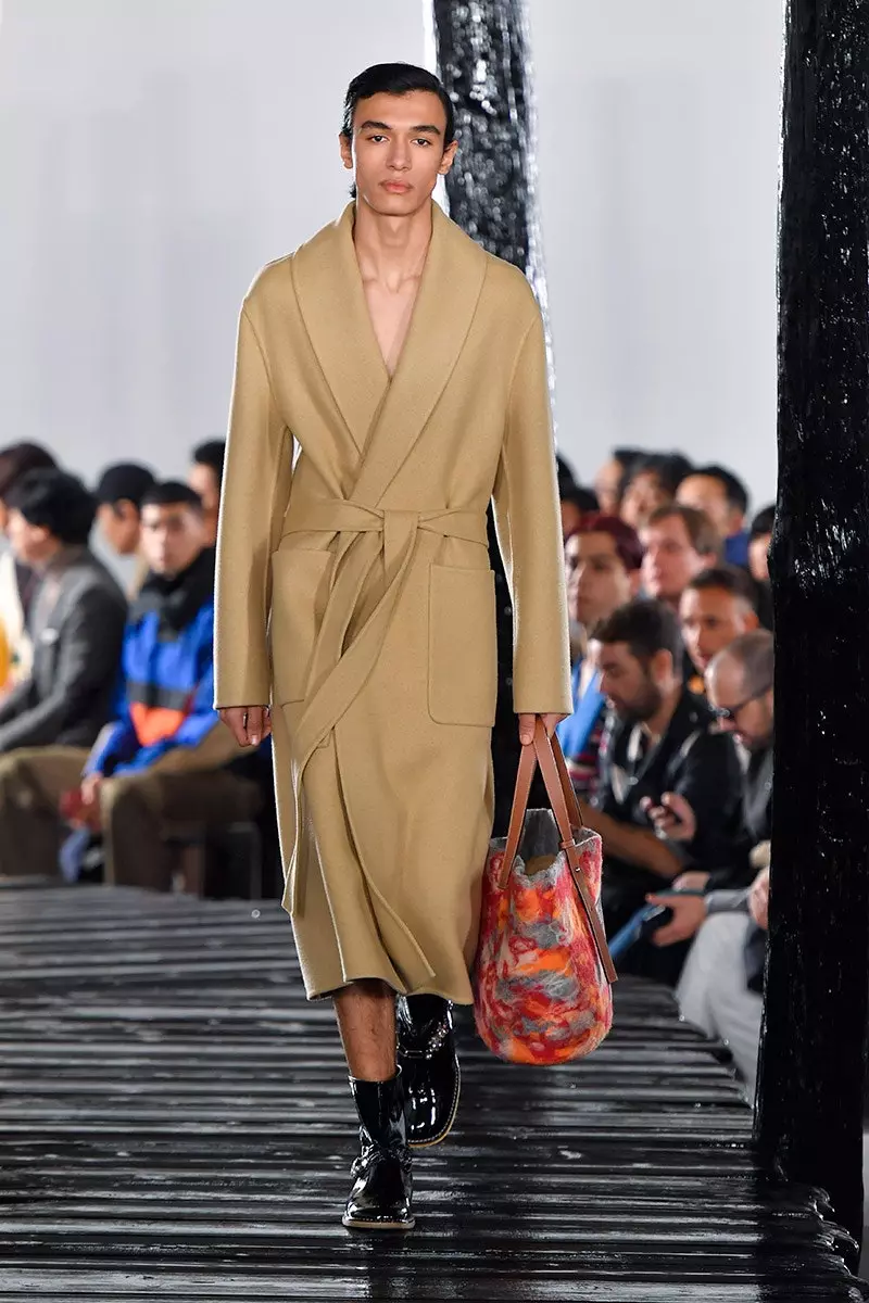 Pertunjukan pakaian pria Loewe Fall 2020