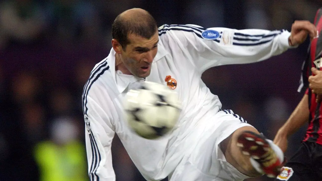 adidas relancéiert d'Schong, déi dem Zinedine Zidane Herrlechkeet bruecht hunn