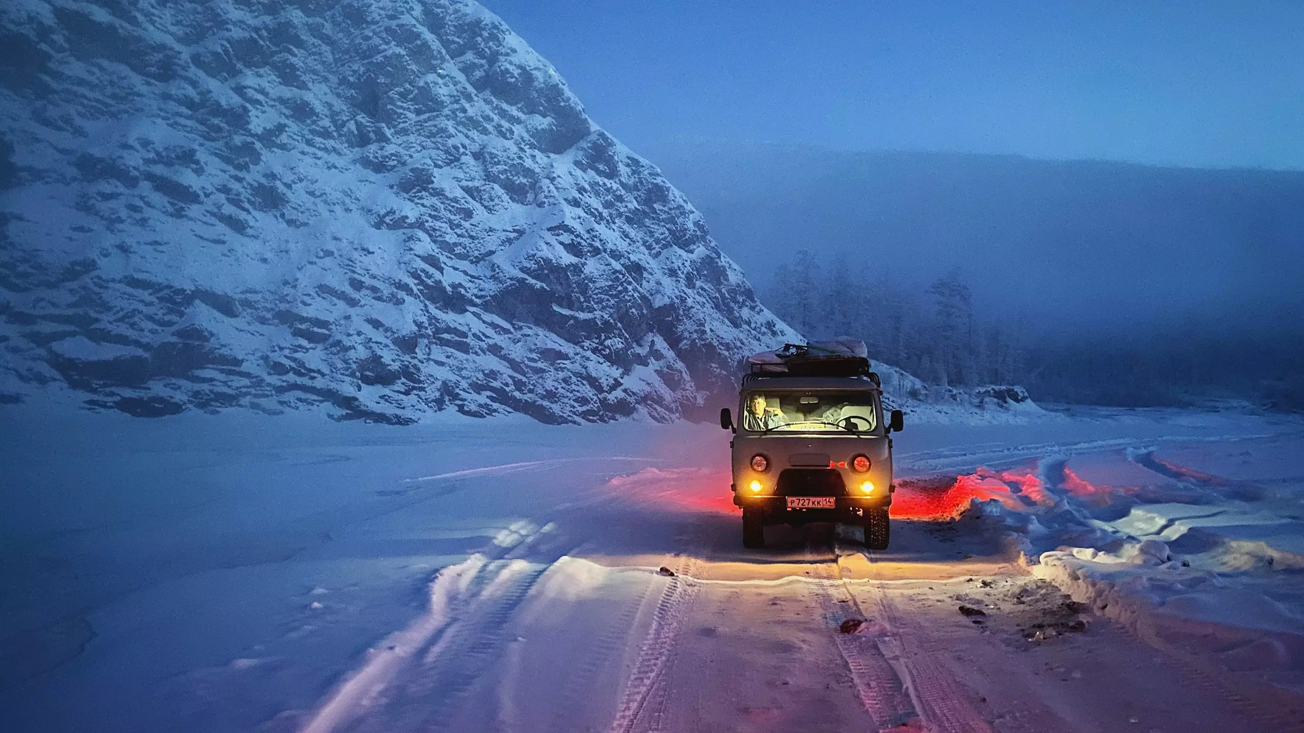 Konstantin Chalabov Gewënner vun de beschte Fotoen am Night Mode Concours