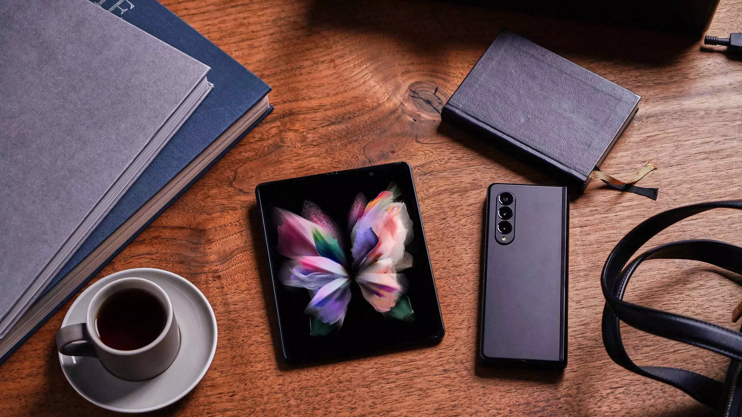 Samsung Galaxy Z Fold3 5G og Samsung Galaxy Z Flip3 5G eru öflugustu samanbrjótanlegir símar til þessa