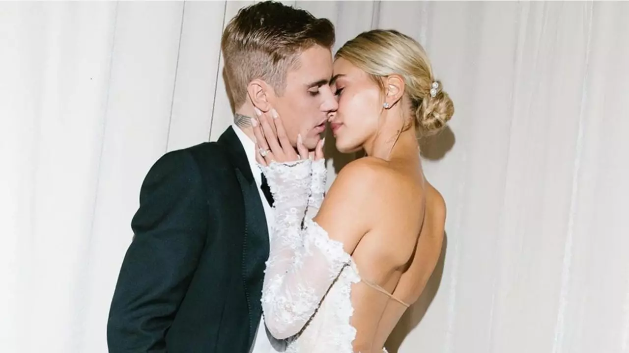 Le costume de mariage de Justin Bieber signé Céline ou une leçon de style pour être le marié le mieux habillé sans tomber dans l'ordinaire