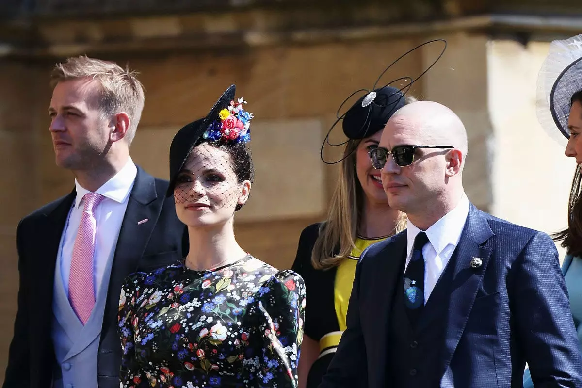 Tom Hardy se obril ali kako biti norček na poroki Harryja in Meghan.