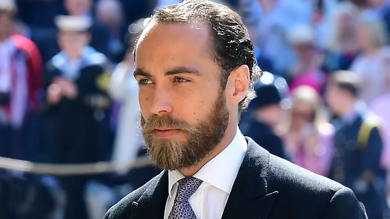 James Middleton nimt de bêste accessoire foar it keninklike houlik: HIS burd