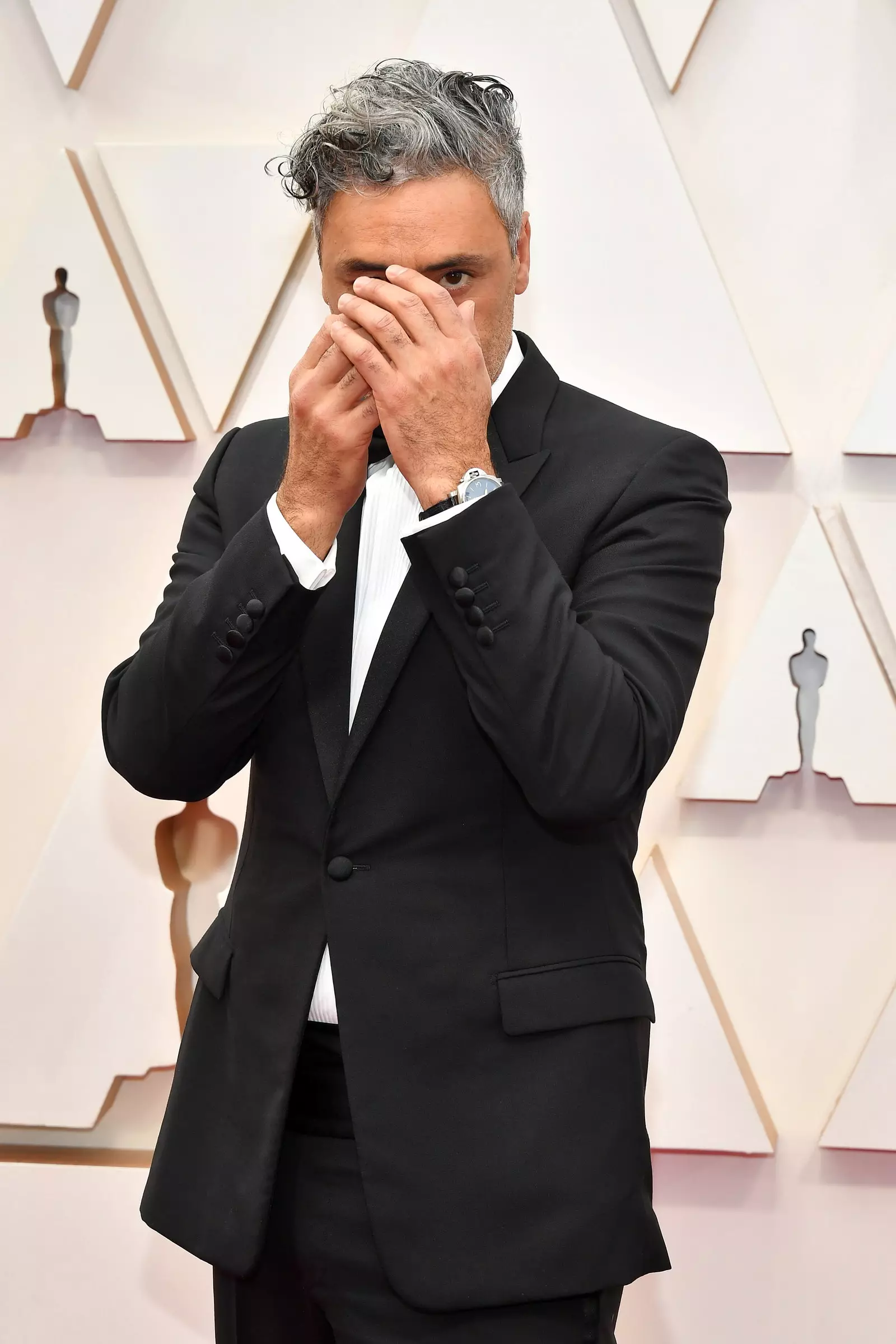 Panerai Luminor sing dipakai Talika Waititi ing Oscar.