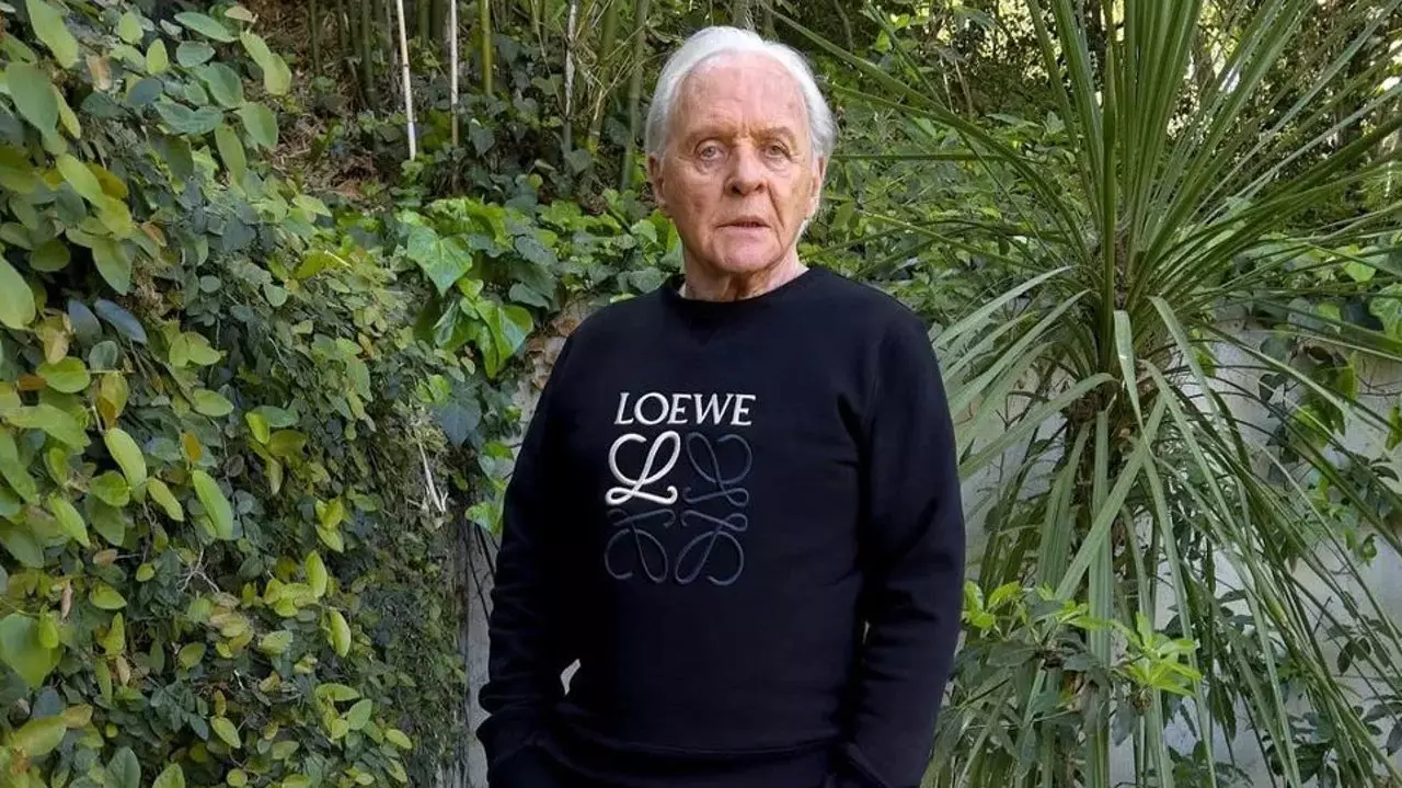 Anthony Hopkins Loewe-rentzat posatzen denok izan nahi dugun gizona da