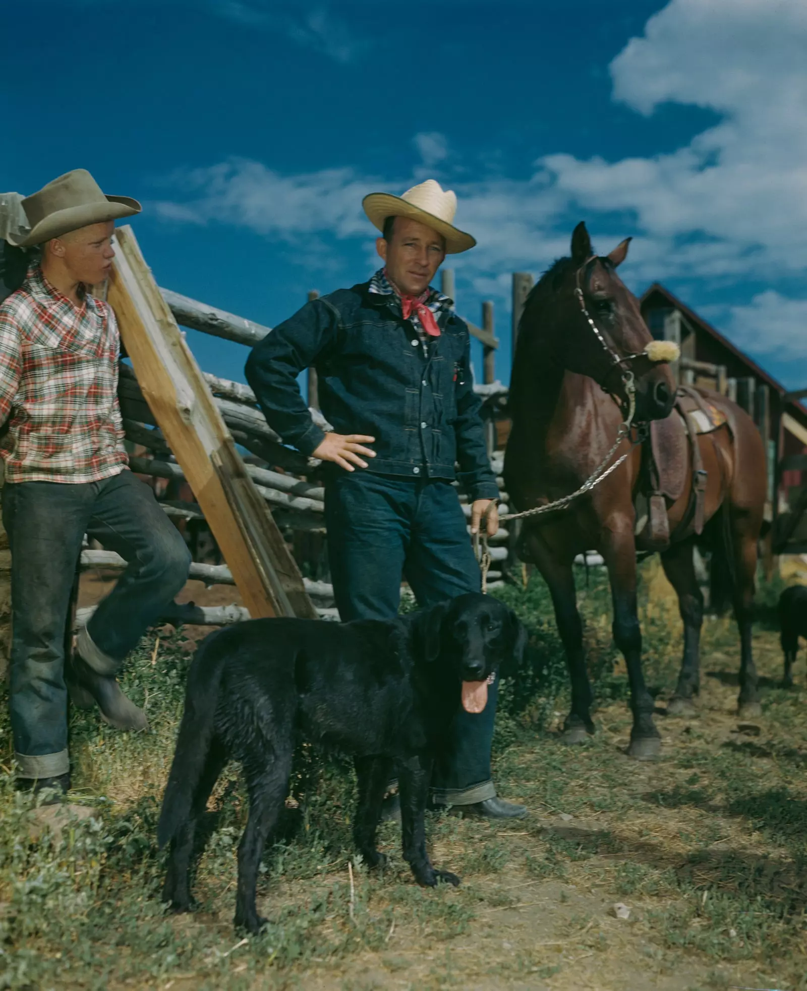 Bing Crosby amb total denim look al seu ranxo d'Elko al voltant de 1950.nbsp