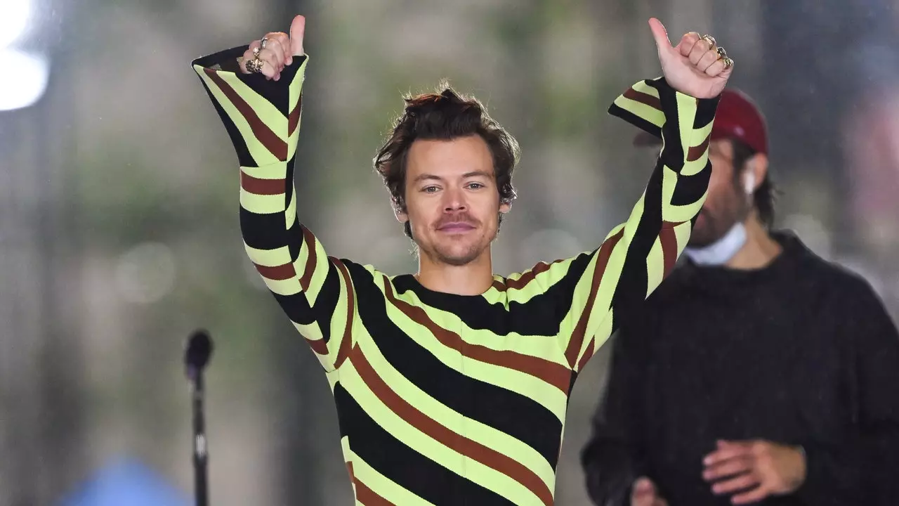 Harry Styles prezentuje swój nowy album, Harry's House, z klasycznymi trampkami za mniej niż 80 euro, które będziesz nosić do wszystkiego