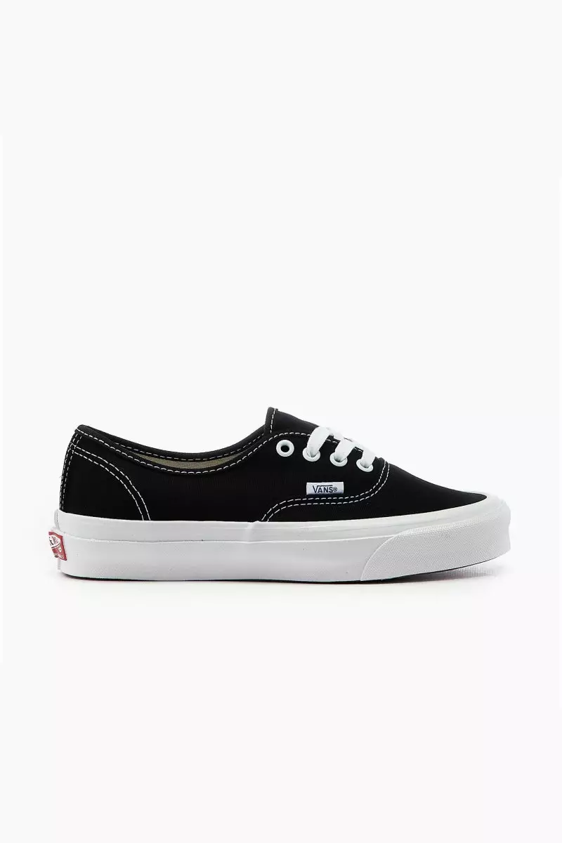 Vans-en Vault OG Authentic LX oinetakoak.