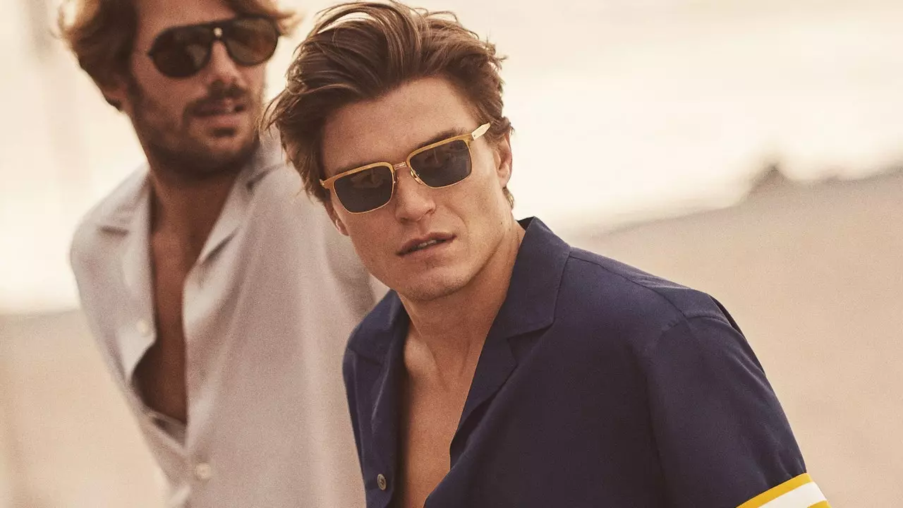 Oliver Cheshire и ретро плетената поло риза, която трябва да копирате, за да бъдете добре облечени навсякъде това лято