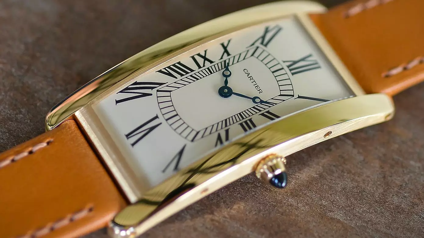Cartier Tank Cintre como um relógio centenário se tornou o mais desejado de 2021