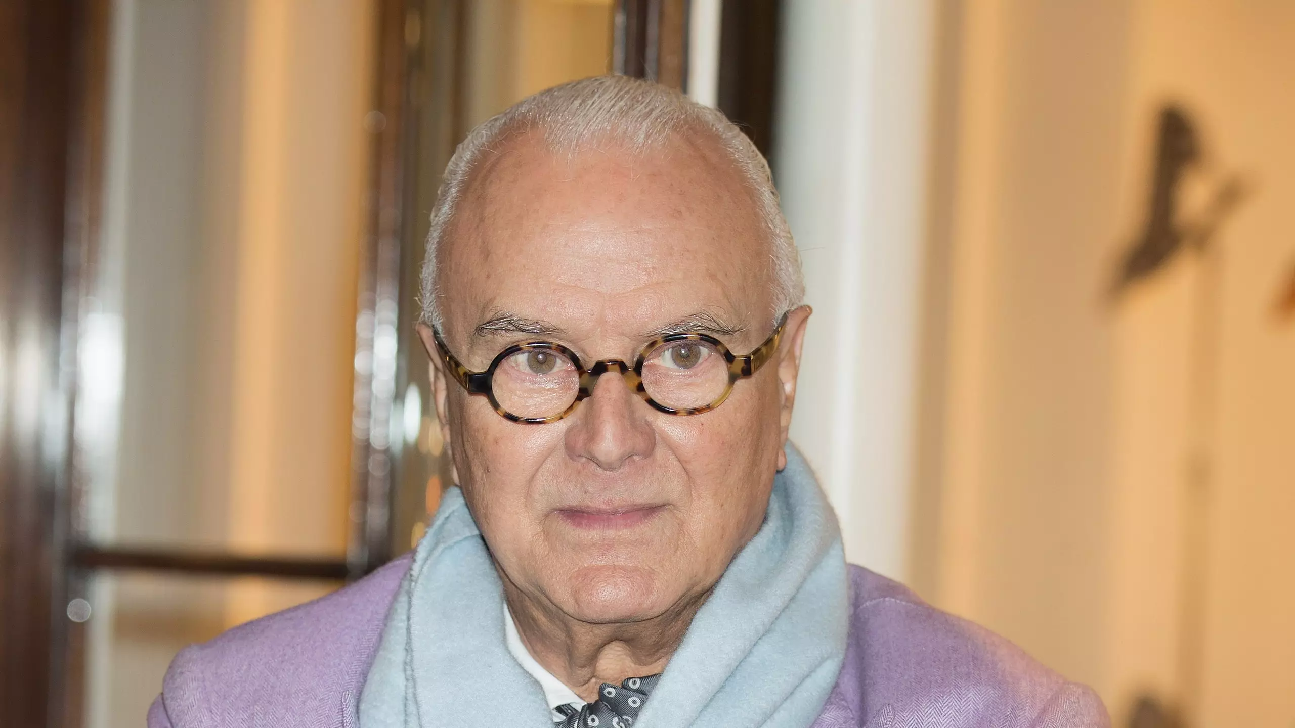 LONDON ENGLAND 2. FEBRUAR Manolo Blahnik deltager i butikslanceringen på Burlington Arcade den 2. februar 2016 i London...