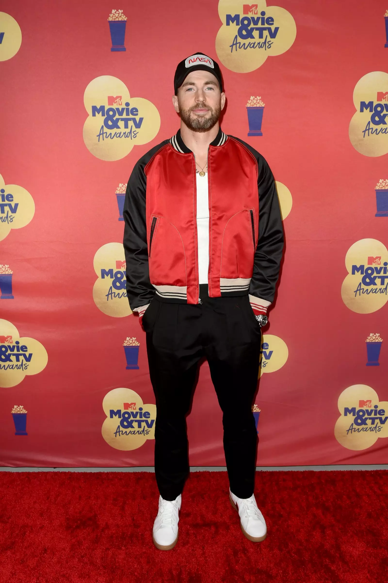 Ο Chris Evans στο κόκκινο χαλί των MTV Movie TV Awards 2022 που πραγματοποιήθηκε στις 5 Ιουνίου στην Καλιφόρνια.