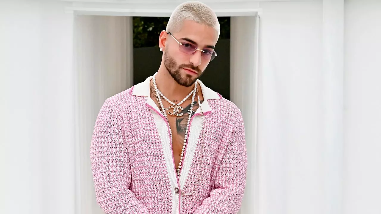 Maluma'nın sevimli gözlükləri qarda getmək üçün mükəmməldir, həm də şəhəri vurmaq üçün