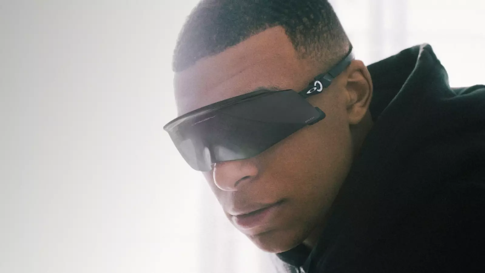 Kylian Mbapp foar Oakley.