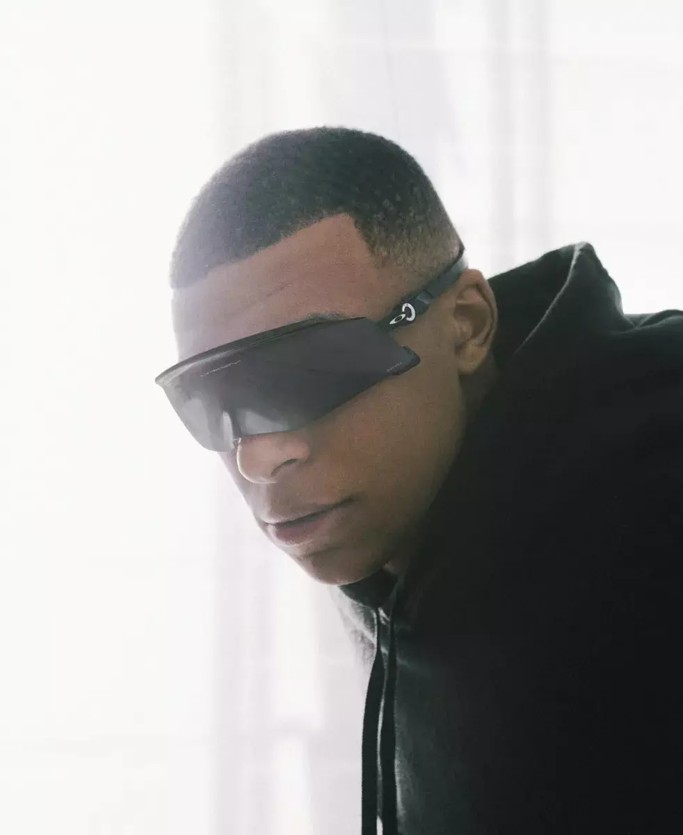 Kylian Mbapp ar gyfer Oakley.