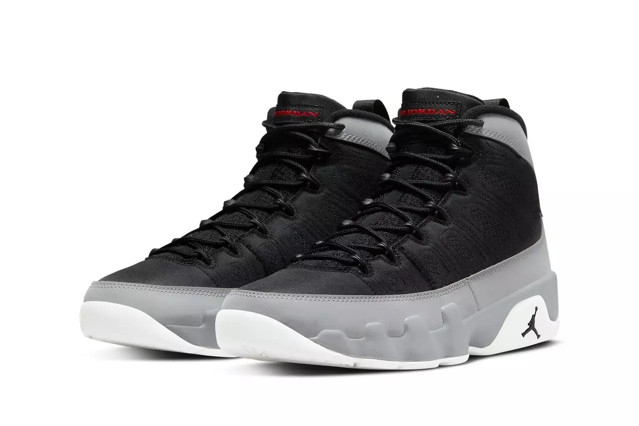 Air Jordan 9 Particle Grey adalah sepatu basket paling terkenal musim panas ini