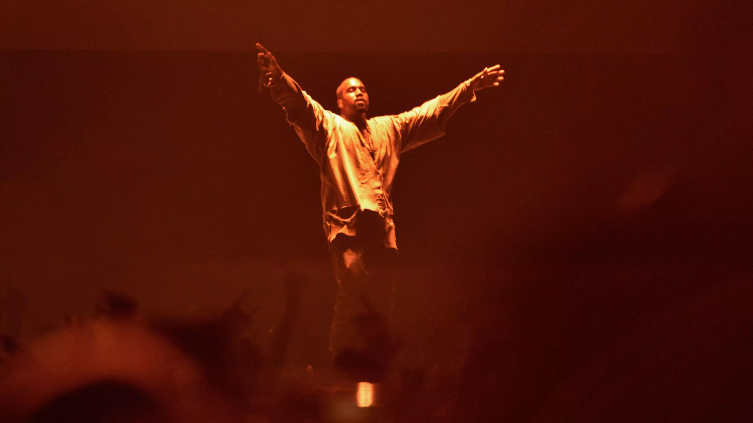 LOS ANGELES CA 22 AUGUSTUS Kanye West treedt op op dei 1 fan FYF Fest 2015 yn LA Sports Arena Exposition Park op...