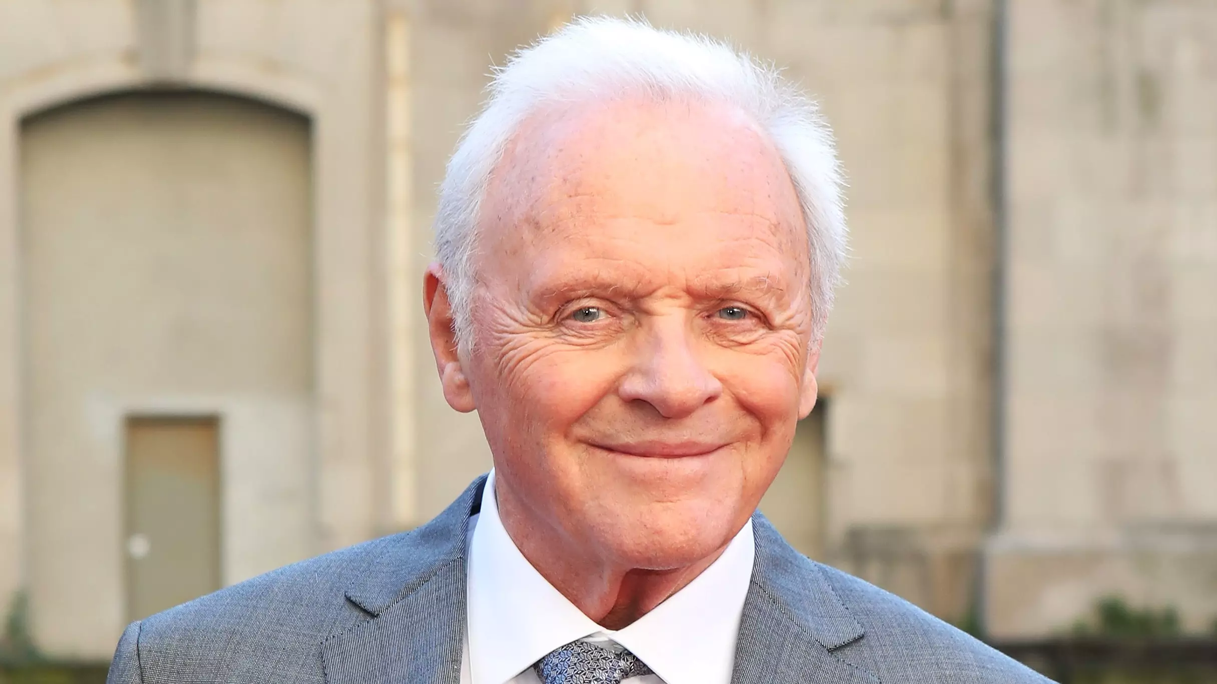 CHICAGO IL Okudu 20 Anthony Hopkins de fun afihan ti Transformers The Last Knight ni Civic Opera Building lori...