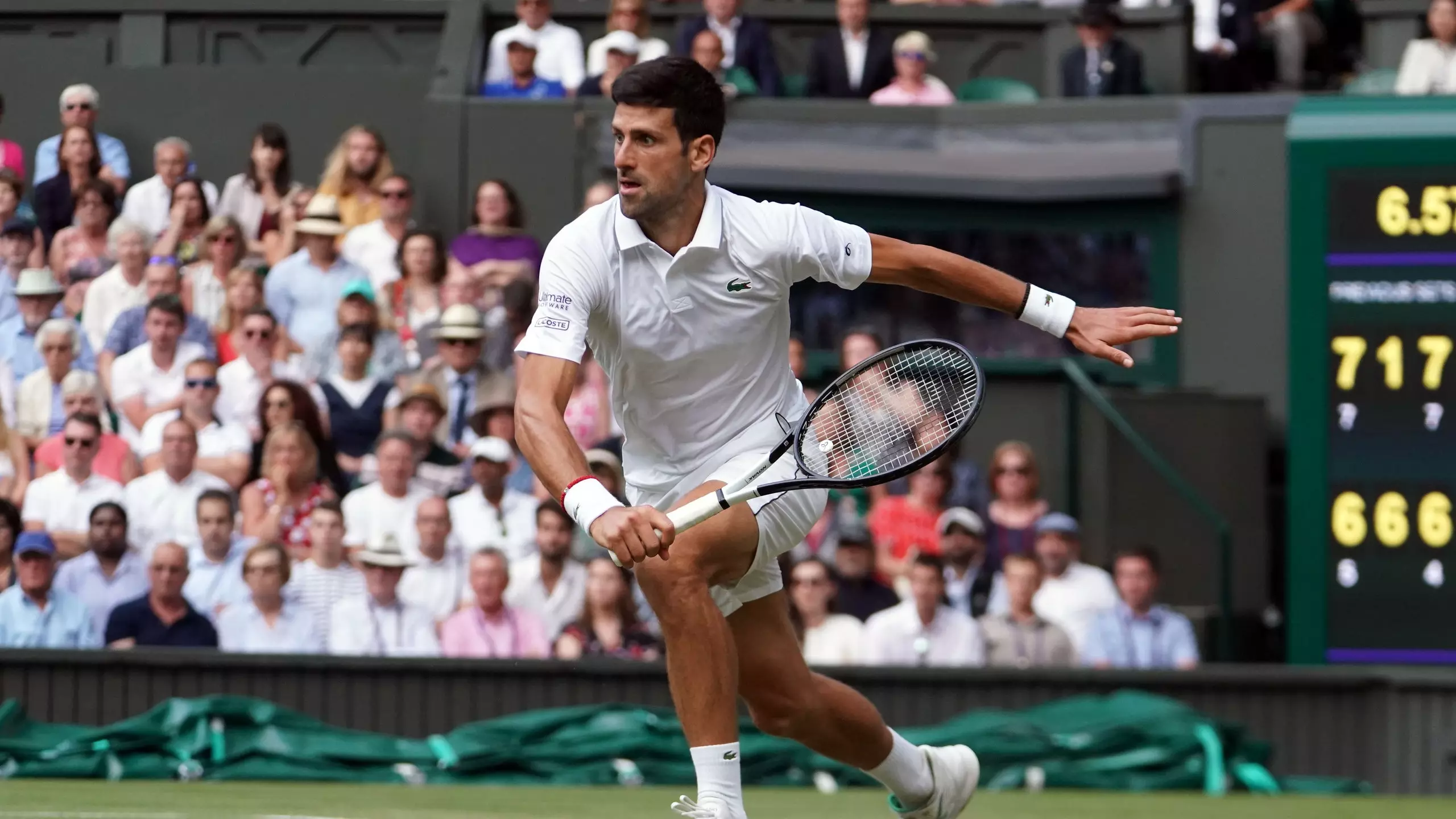 Novak Djokovic ing final Wimbledon 2019.