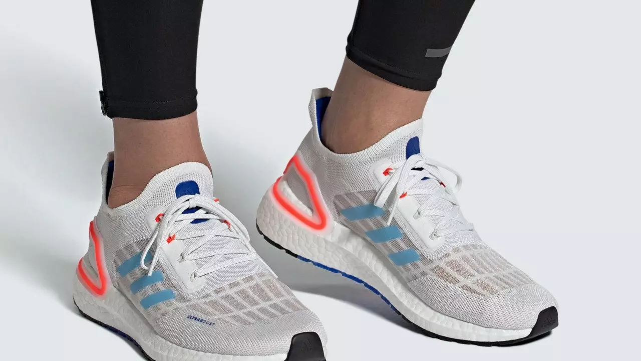 Is iad na adidas Ultraboost 20 seo na bróga reatha is fearr le haghaidh aimsir te