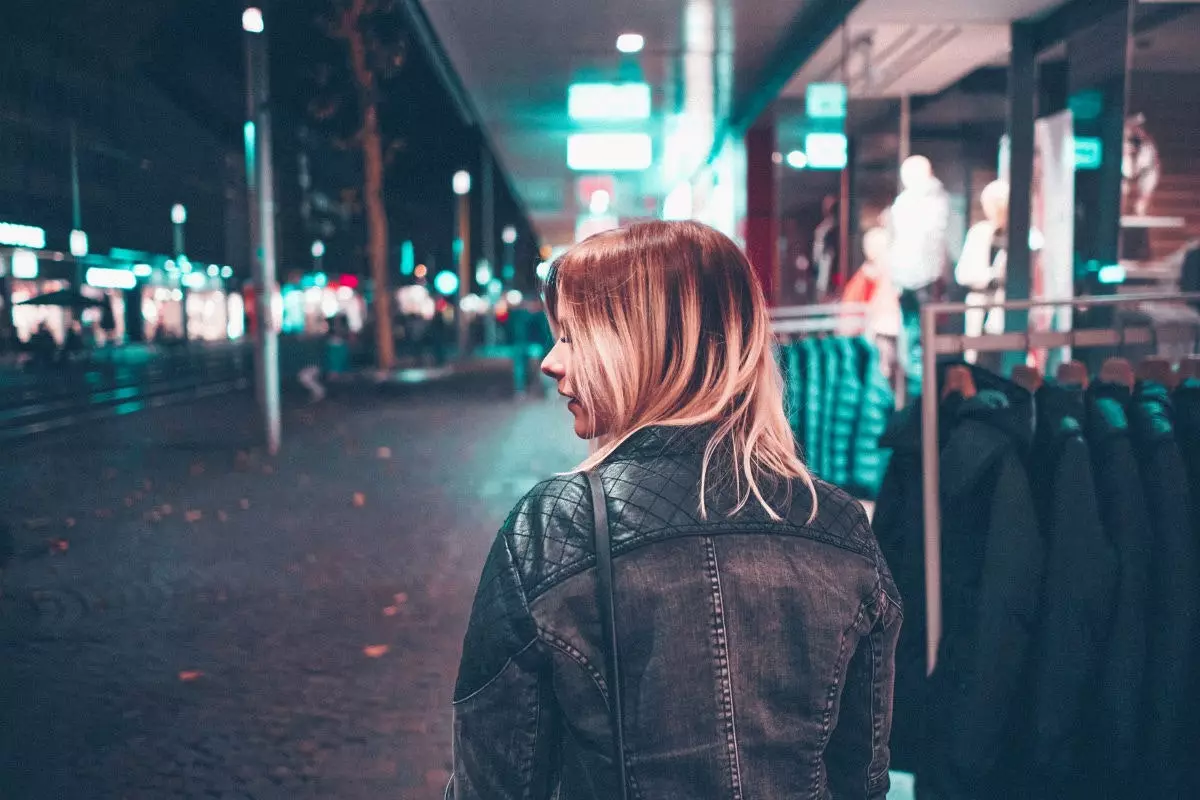 L'autore spiega come cambia andare a casa di notte quando sei una donna.