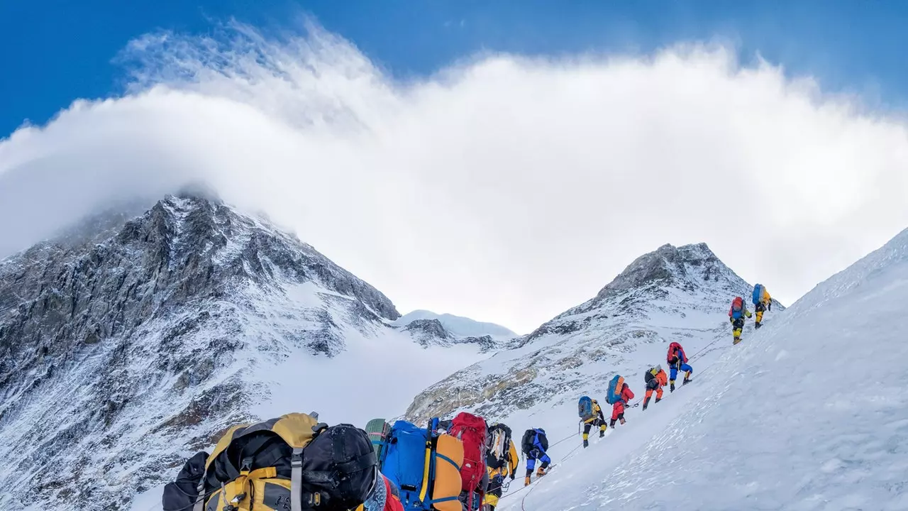 Foto liiklusummikust Everestil: tõde vaidluste taga