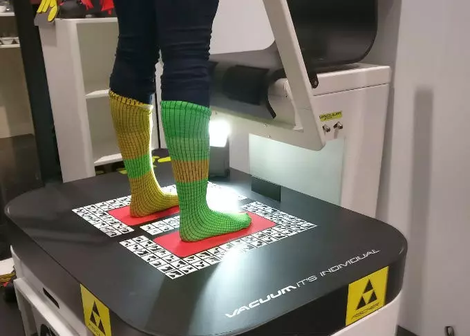 הפלטפורמה החדשה של פישר ל-Vacuum 3D Foot Scan משלימה את התהליך האישי של נעלי הסקי שלך.