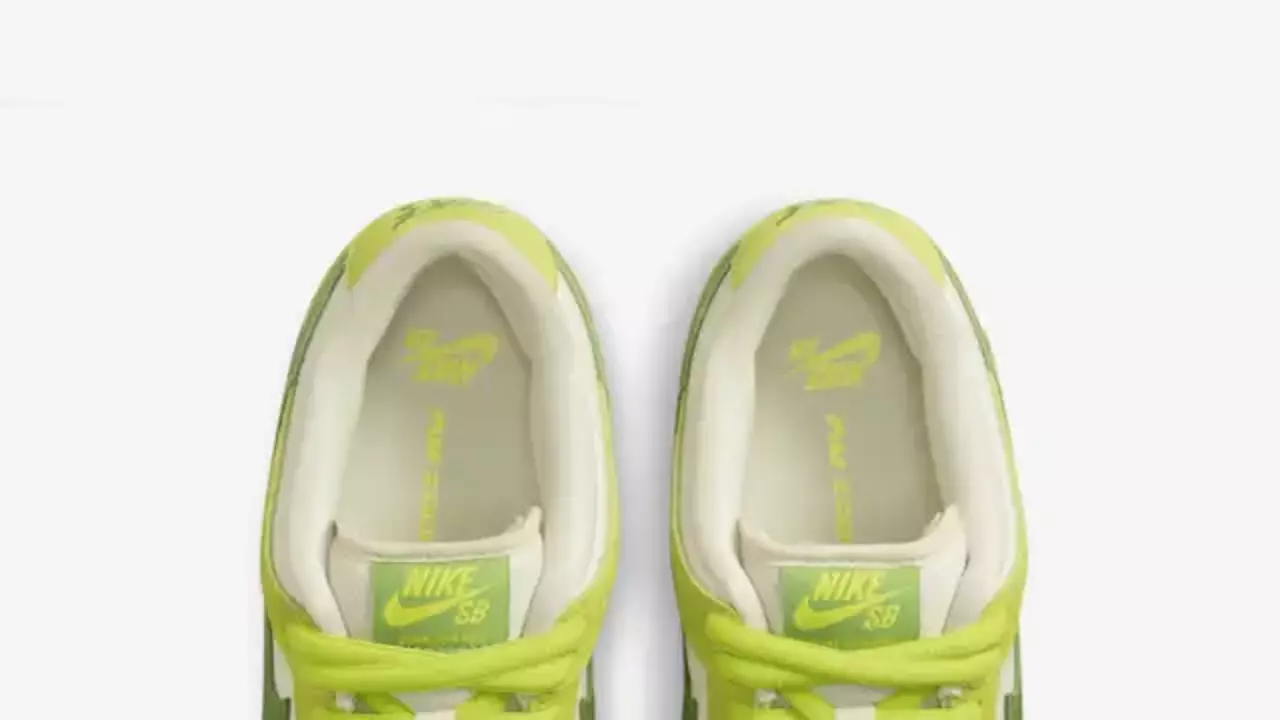 Nike Dunk Low "Исгэлэн алим" нь 100 еврогоос бага үнэтэй шорттой өмсөхөд тохиромжтой пүүз юм.