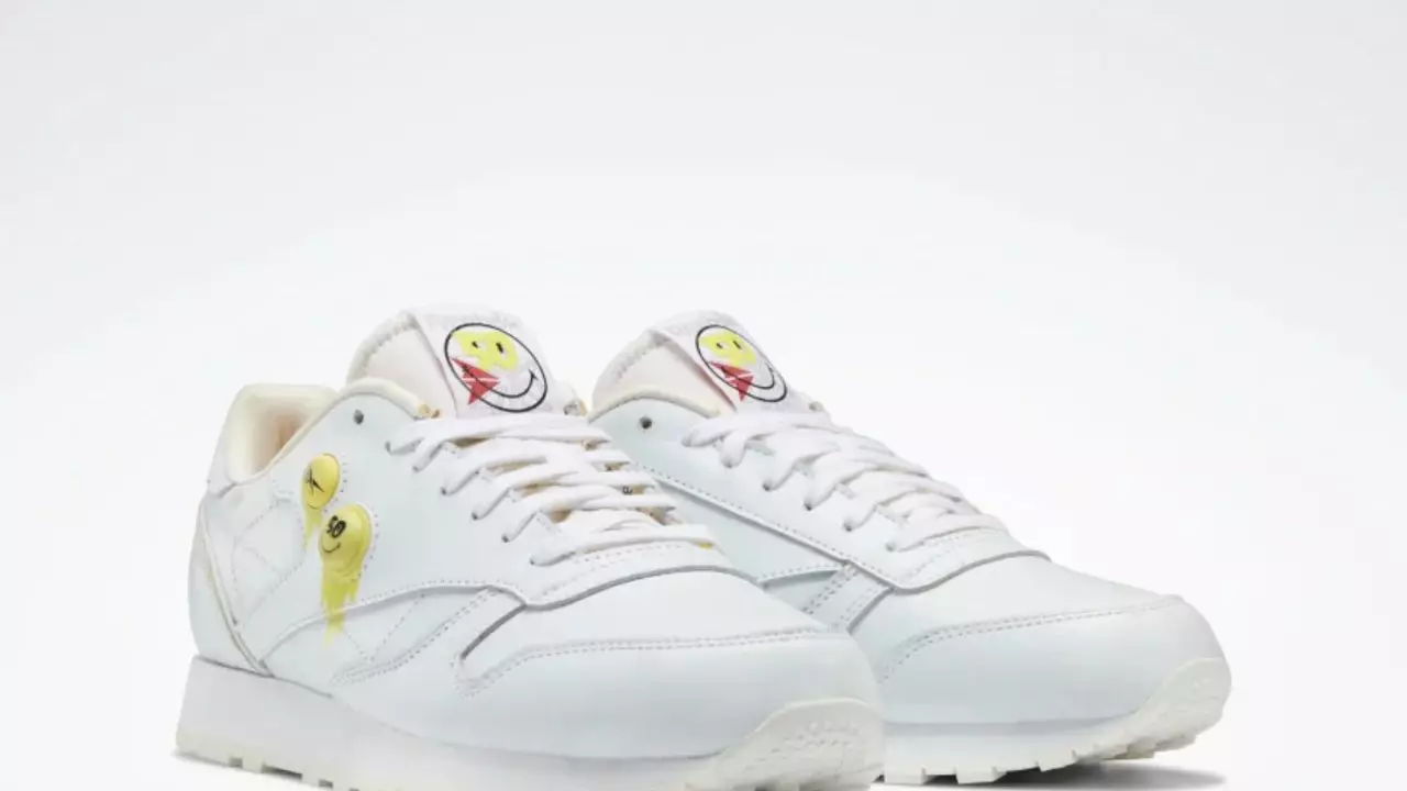 Le décolleté in pelle Smiley x Reebok Classic hanno una sorpresa dentro