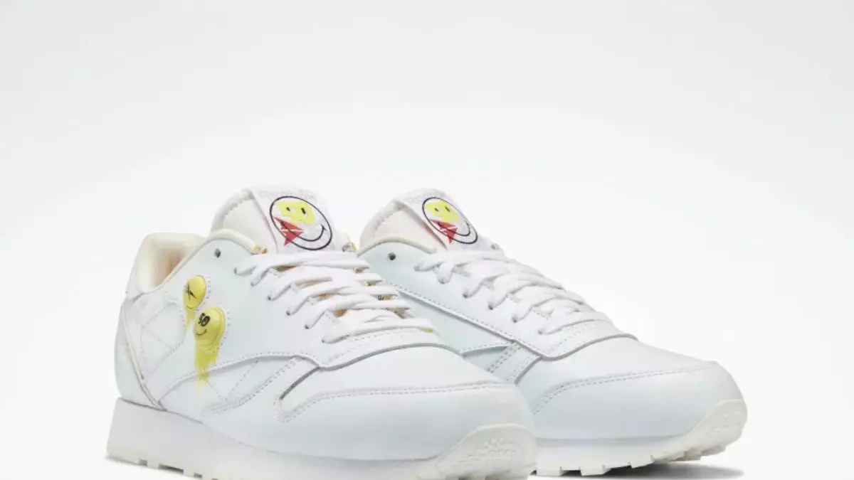 I-Smiley x Reebok ye-Classic Leather Pump inomothuko ngaphakathi