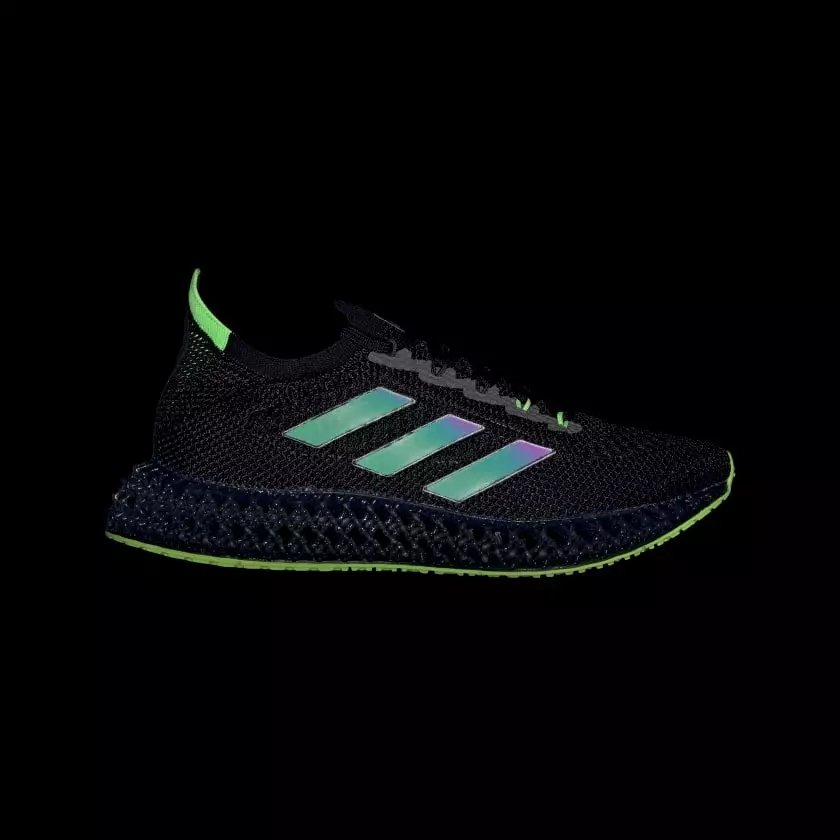 Kasut lari adidas yang paling selesa juga bersinar dalam gelap