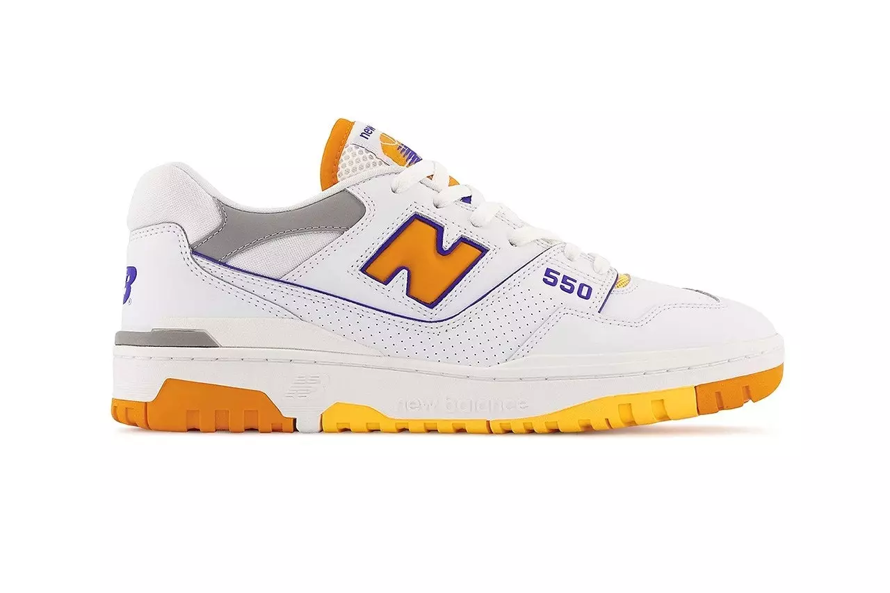 As novas New Balance 550 son as zapatillas brancas que máis quererás este verán