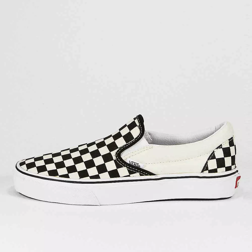 Vans trượt vào