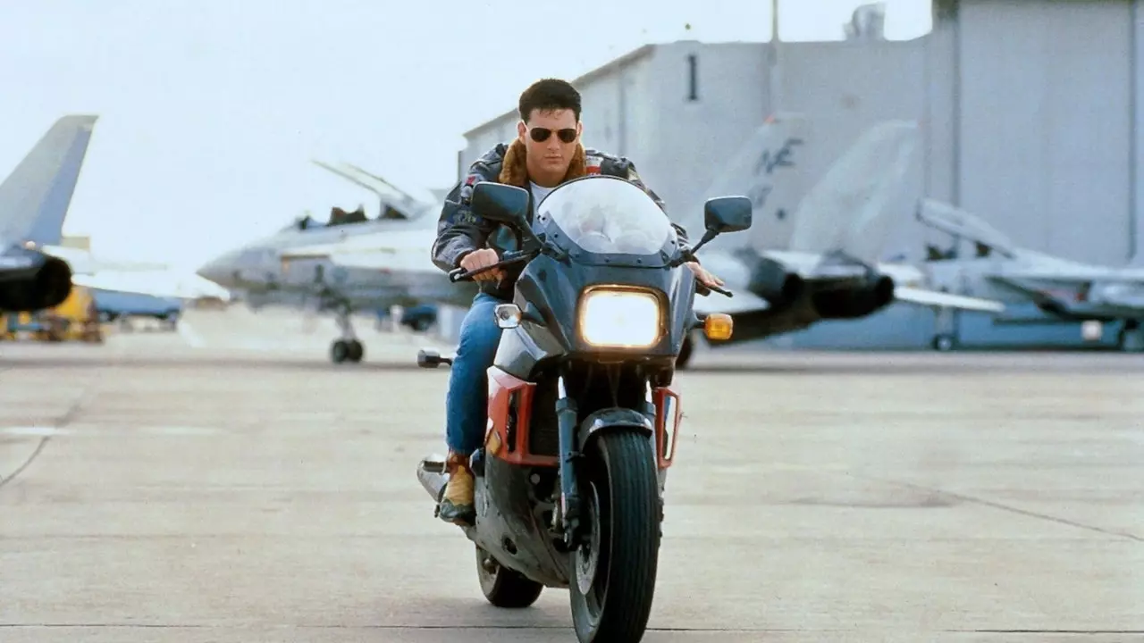 La Top Gun-motorciklo: ĉi tio estis la Kawasaki GPZ 900 R, kiun Tom Cruise veturis en la filmo