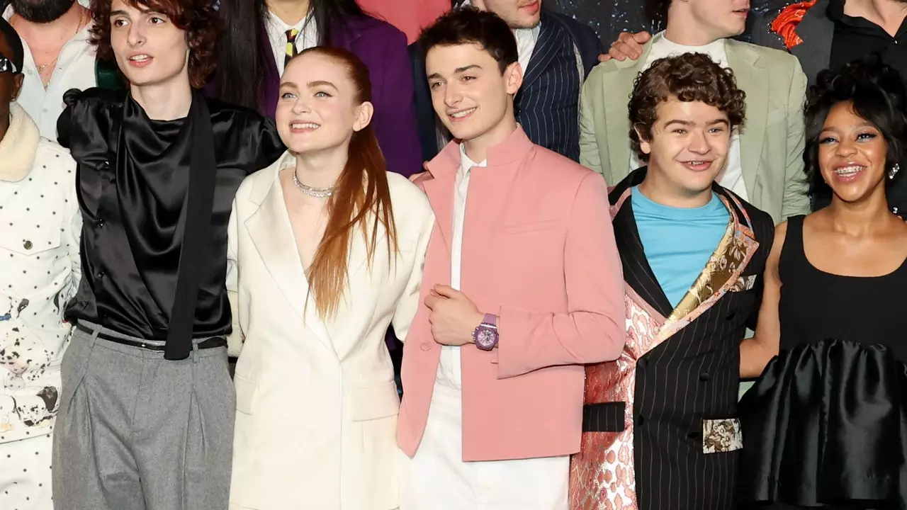 Caitheann Noah Schnapp ó Stranger Things an t-uaireadóir corcra Hublot Big Bang Unico a dhéanfaidh réalta an tsamhraidh duit