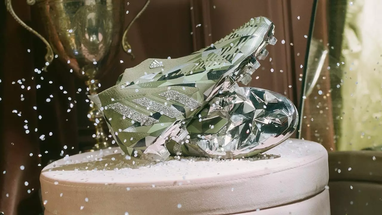 adidas x Swarovski: aya ndiwo Predator Edge Crystal bhutsu yenhabvu yakafukidzwa nemakristasi.