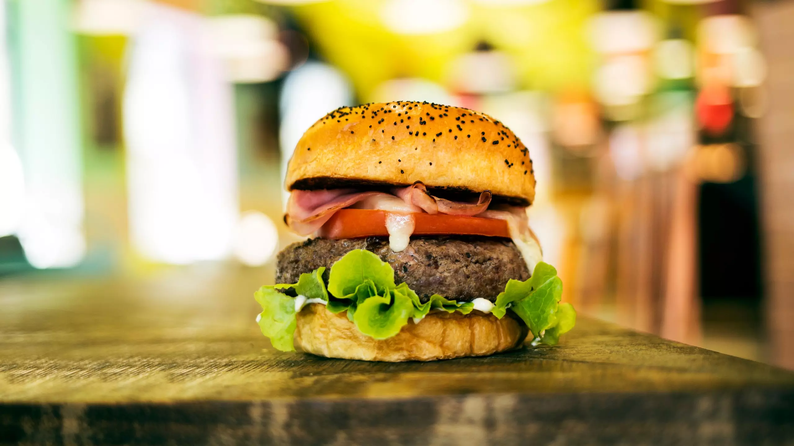 Tökéletes hamburger, hogyan kell elkészíteni főzni és összeállítani, hogy úgy nézzen ki, mint a hirdetésekben