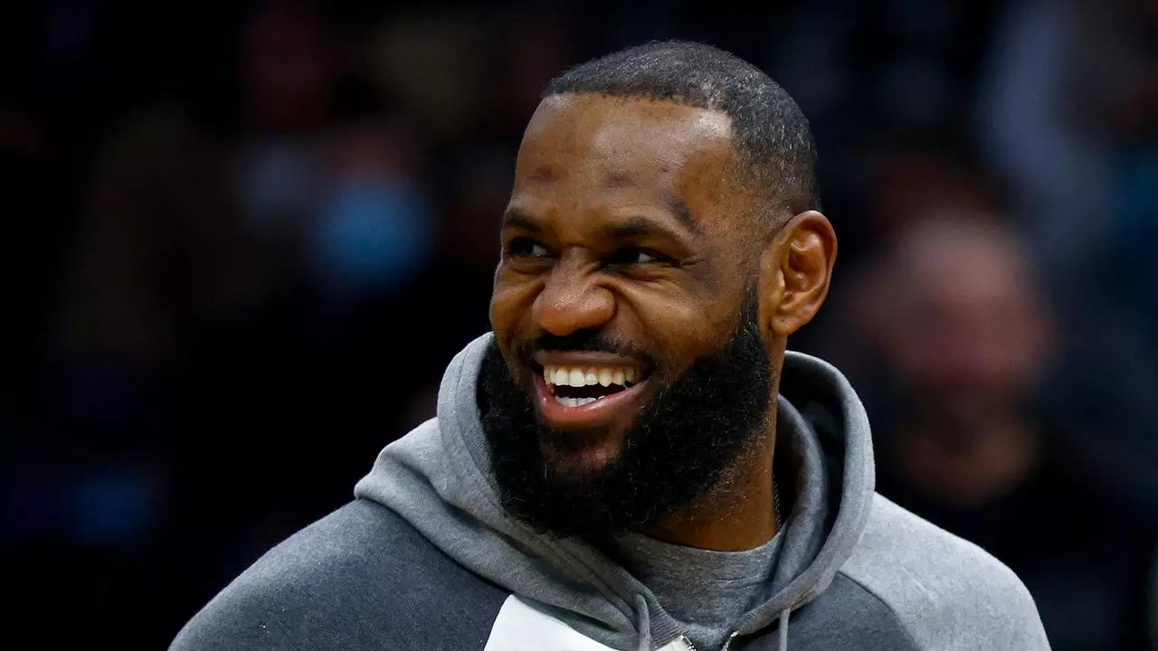 LeBron James onun üçün xüsusi olaraq hazırlanmış Qeyri-Ağ x Air Jordan 1-ə malikdir və başqa heç kim onları ala bilməz