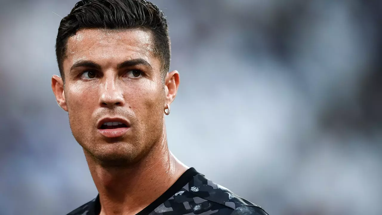 Cristiano Ronaldo yekem kes e ku rekora 400 milyon şopînerên Instagramê şikandiye