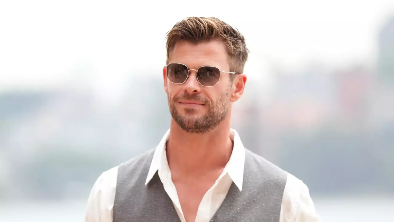 Chris Hemsworth bi vê xebata 10 hûrdemî di şeklê xwe de dimîne