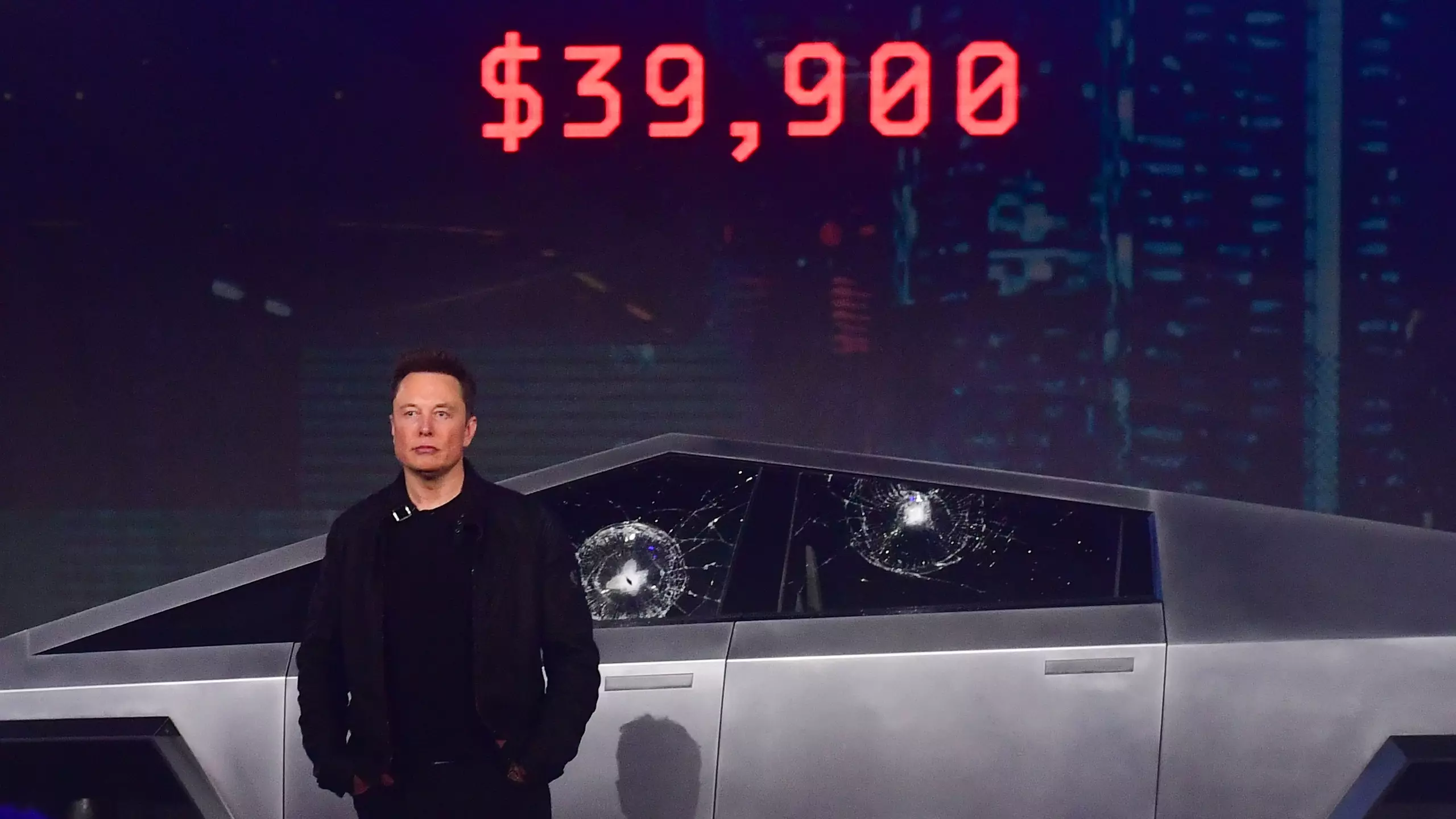 Elon Musk perdeu esta fortuna despois de que rompese o cristal indestructible do seu Cybertruck