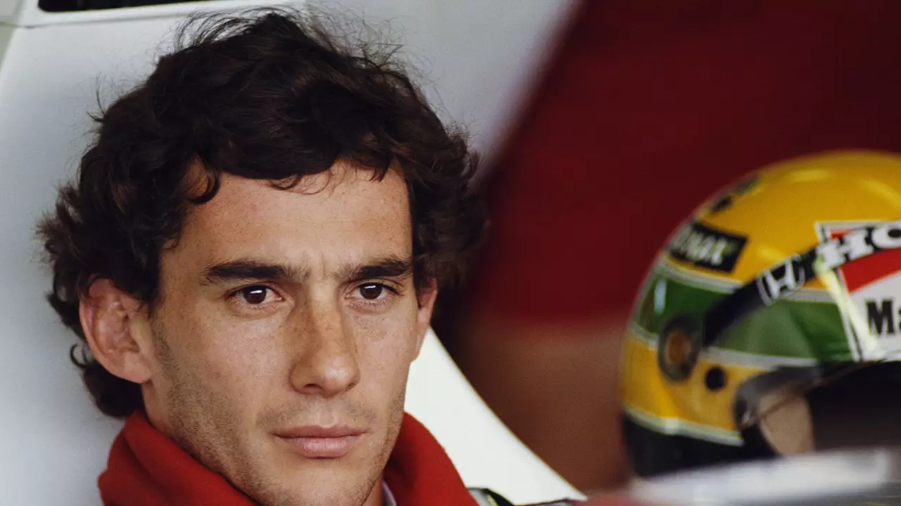 Tag Heuer, “Formula 1 Senna” -nyň täze sport we ajaýyp görnüşi bilen Aýton Senna hormat goýýar.