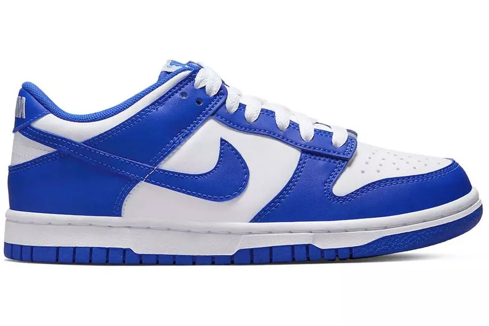 די Nike Dunk Racer Blue זענען אַ צוריקקער צו די אָריגינס פון די סילאַוועט