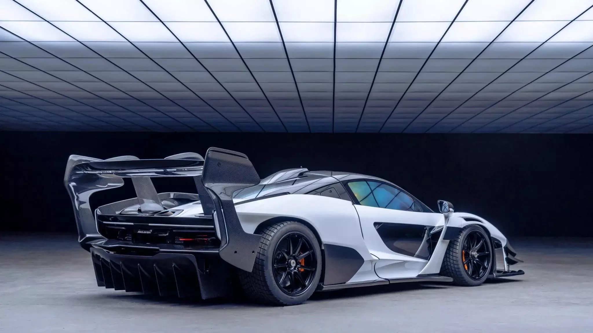 2020 McLaren Senna GTR tshaj $ 1 lab ntawm kev sib tw