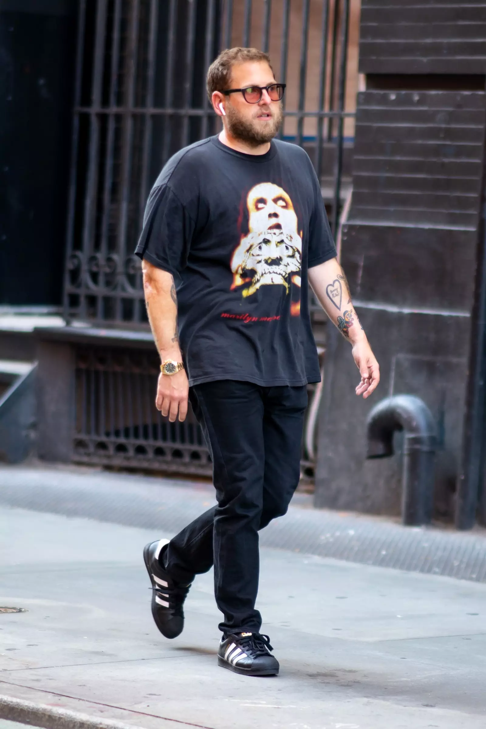 Jonah Hill oo wata Rolex Cosmograph Daytona.