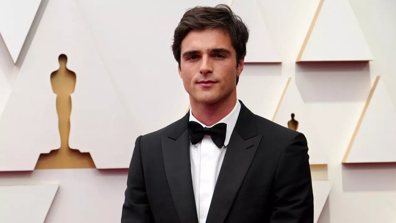 Jacob Elordi, Oscar 2022'de sinema tarihinin en zarif güneş gözlüklerini taktı.